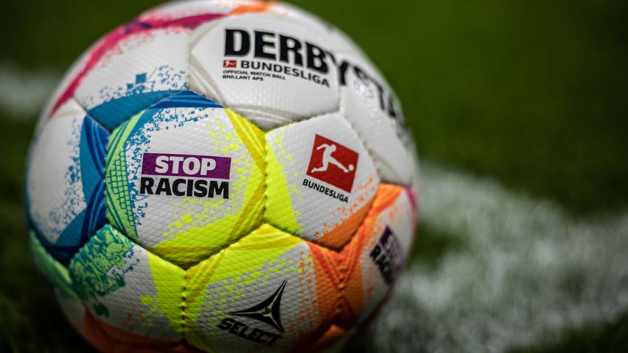 STOP RACISM – die eindeutige Botschaft in allen Stadien und darüber ...