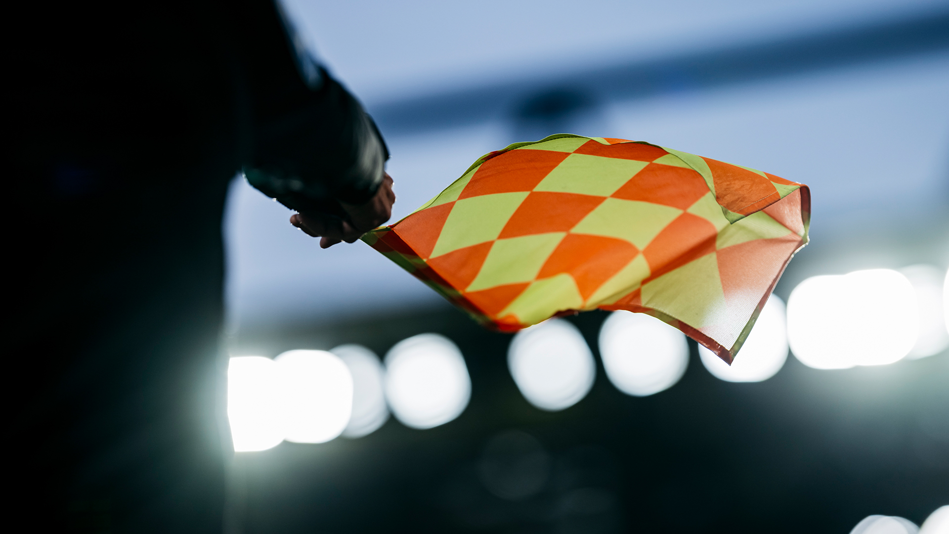 Pilot project for announcement of referee decisions | DFL Deutsche ...